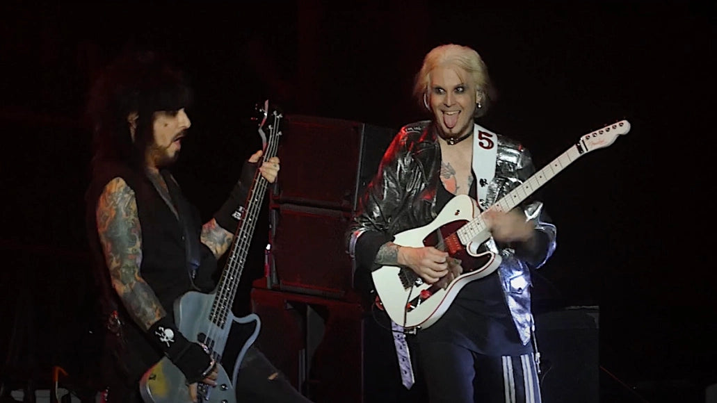John 5 rocks Red Monkey guitar straps on tour with the legendary Mötley ...